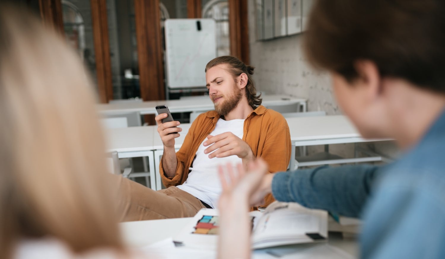 How to Reduce the Cost of Your Employees’ Distractions - Rallyware